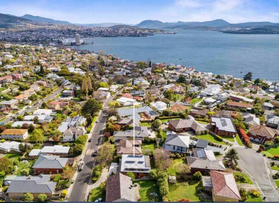Lipscombe House One, Sandy Bay (updated prices 2024)