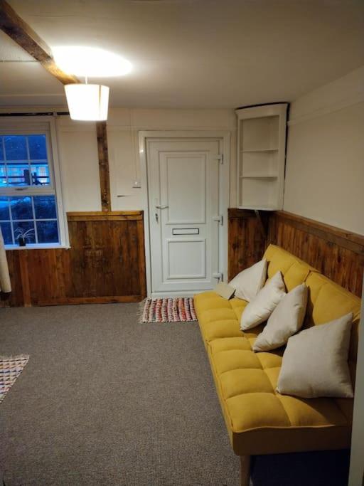 Cosy Character Cottage - Wisbech