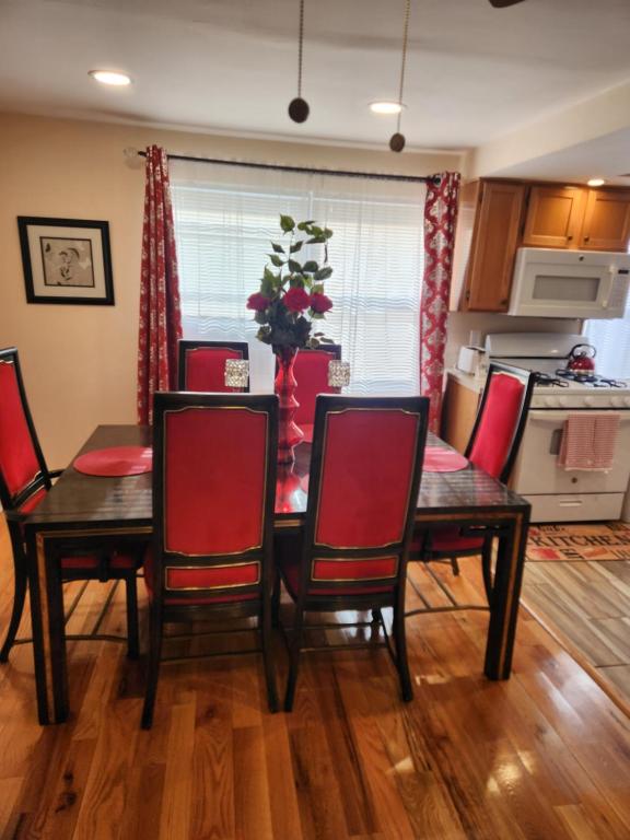 Cozy 2-bedroom Apartment, Philadelphia (updated prices 2024)