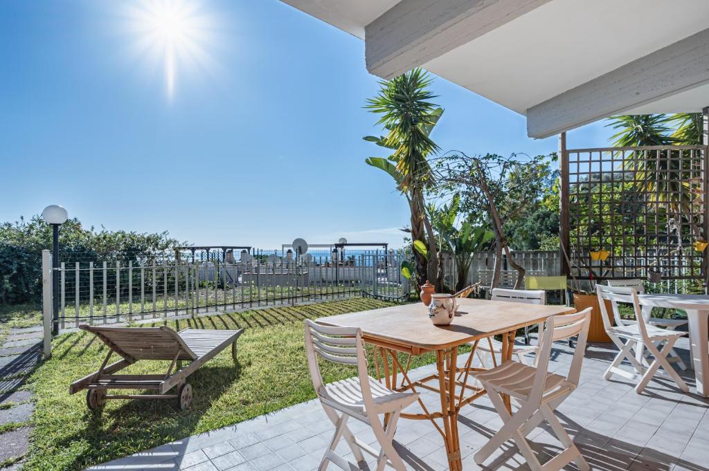 Letojanni Seaview BIG Apt with Terrace and Garden!, Letojanni (updated ...