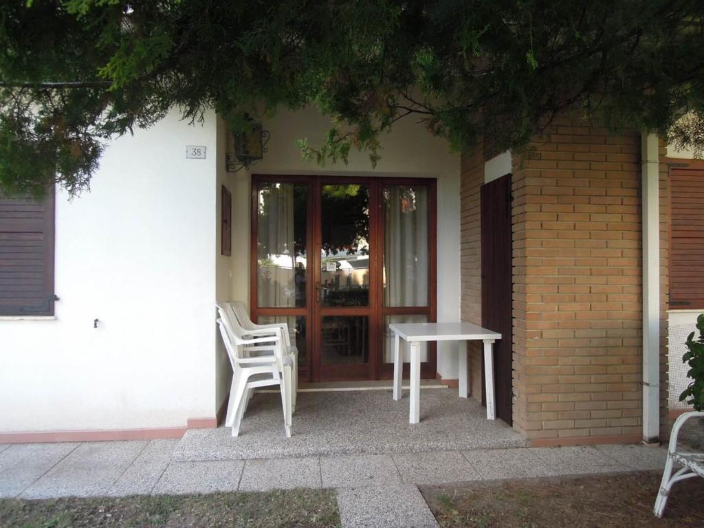 Villa with garden in a quiet place 500m from the sea, Bibione (updated ...