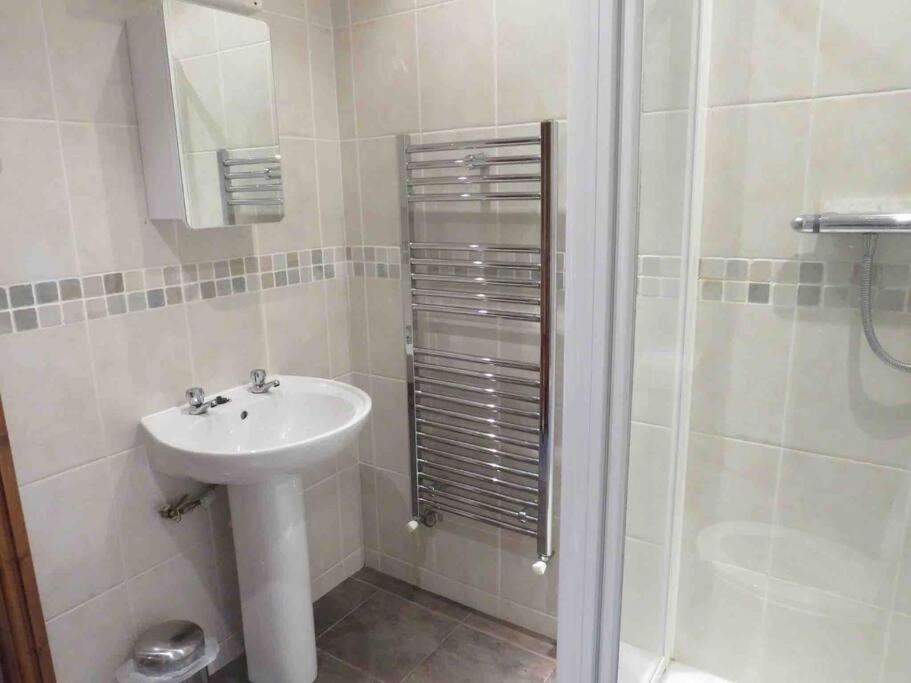 5 Glantraeth Farm Cottage, Bodorgan (updated prices 2024)