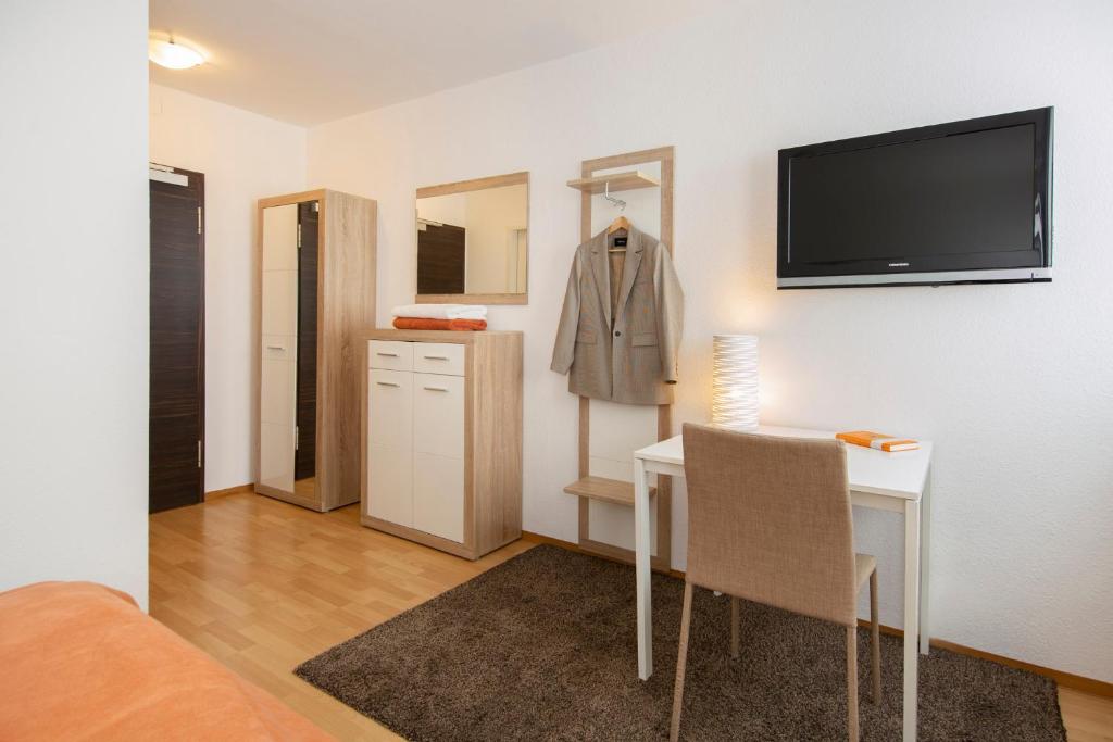 Hotel & Boarding House Schlosserwirt, Mering (updated prices 2025)