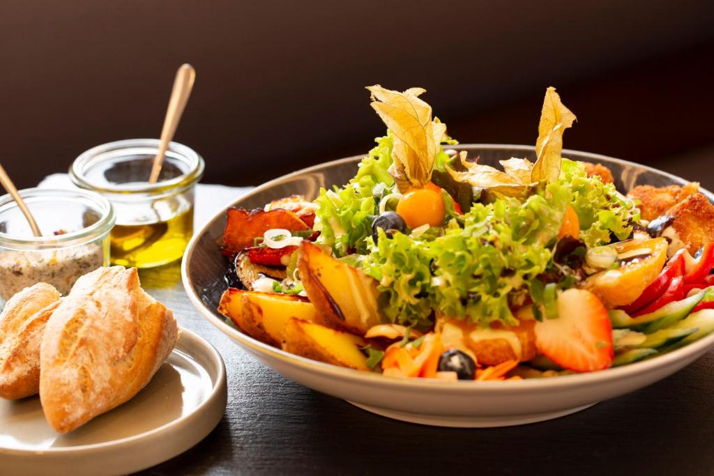 Hotel & Boarding House Schlosserwirt, Mering (updated prices 2025)