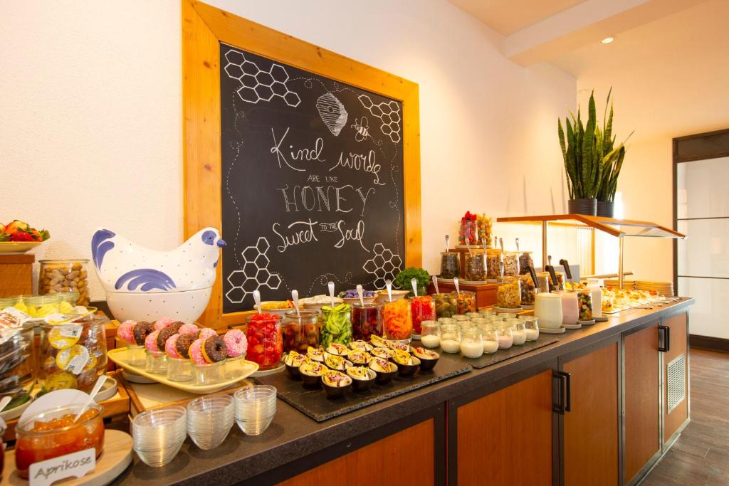 Hotel & Boarding House Schlosserwirt, Mering (updated prices 2025)