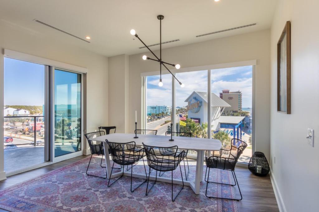 Spectacular 5 BR Luxury Condo with Rooftop Pool right on the Beach ...