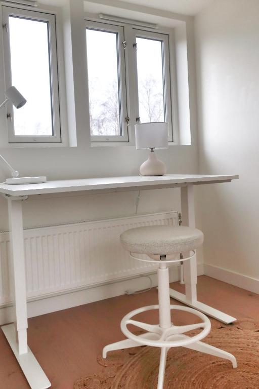 Boende med pool och tennisbana i familjevänligt område, Torekov ...