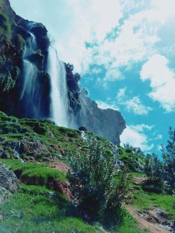 Gîte Challalمأوى الشلال Chambres d'hôtes, Zaouia dʼIfrane (preços ...