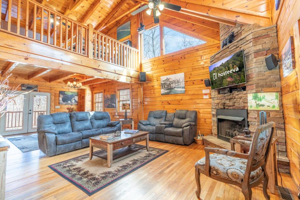 Comfort Cabin Bearway To Heaven w Private Hot Tub, Pigeon Forge ...