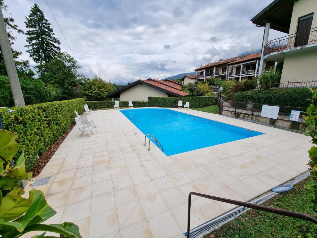 3-room Corner House With Garden, Terrace And Balcony In A Well-kept Residence With Pool - Luino