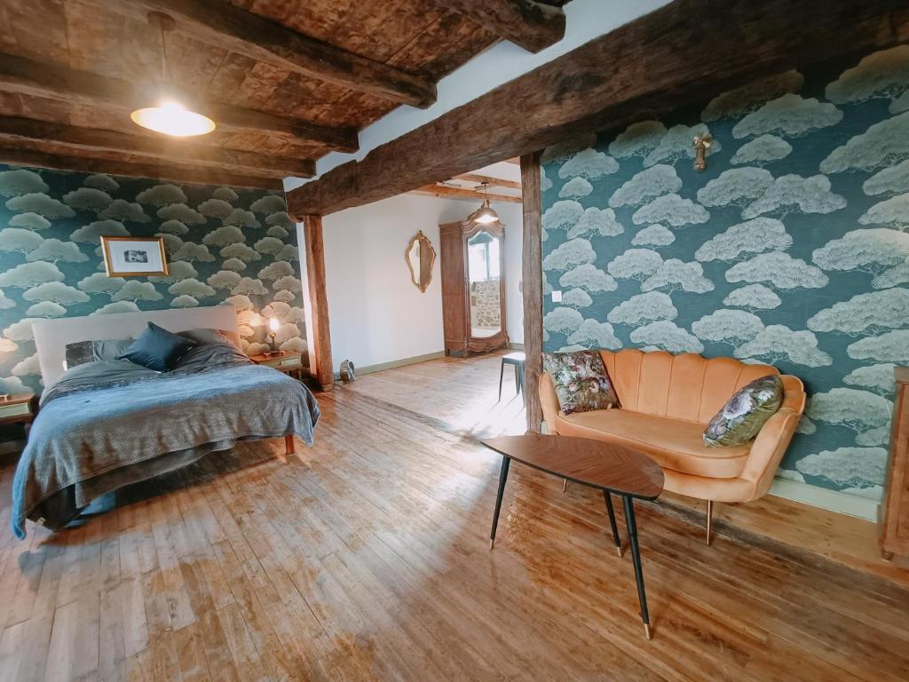 Chateau-une - a Beautiful historic medieval holiday rental., Confolens ...