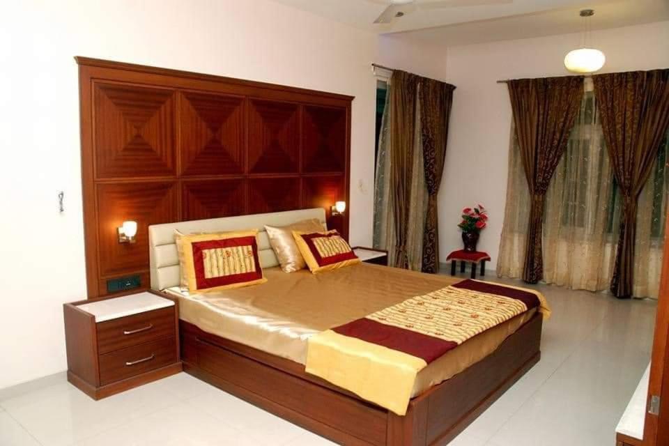 Valantine Suite - SuiteTrails