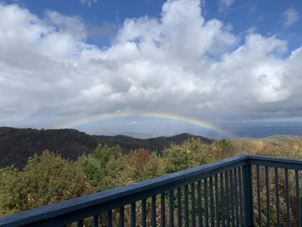 Alpine Summit- AMAZING VIEWS Peace and Serenity!, Gatlinburg – Updated ...