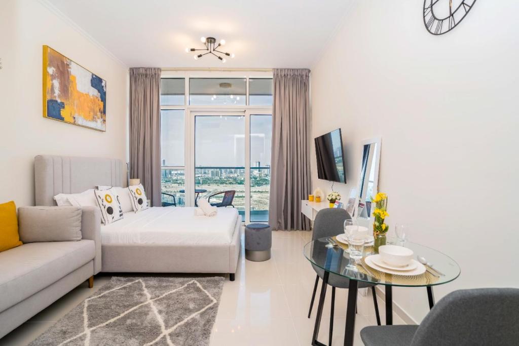 Tanin - Incredible City Vista From Balcony of Fancy Studio, Dubai ...