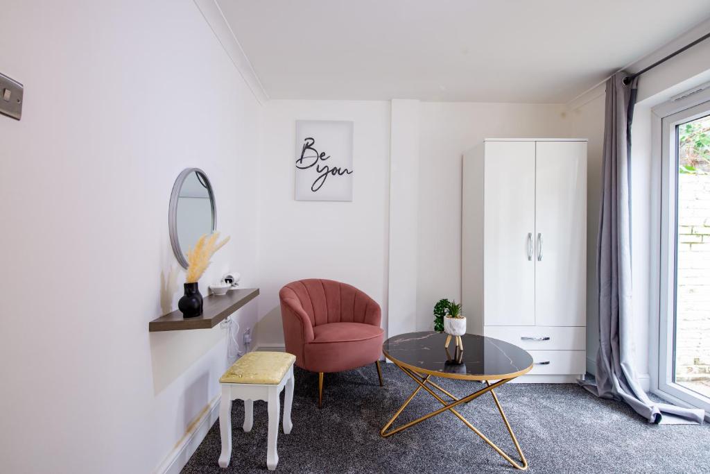 Stylish Holiday Home Groups-Families 3M, London – Updated 2023 Prices