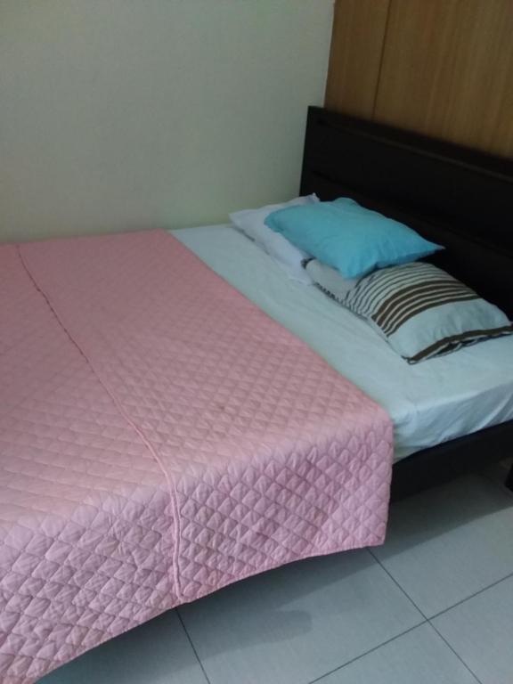 Condo at Shell Residences, Manila (updated prices 2025)