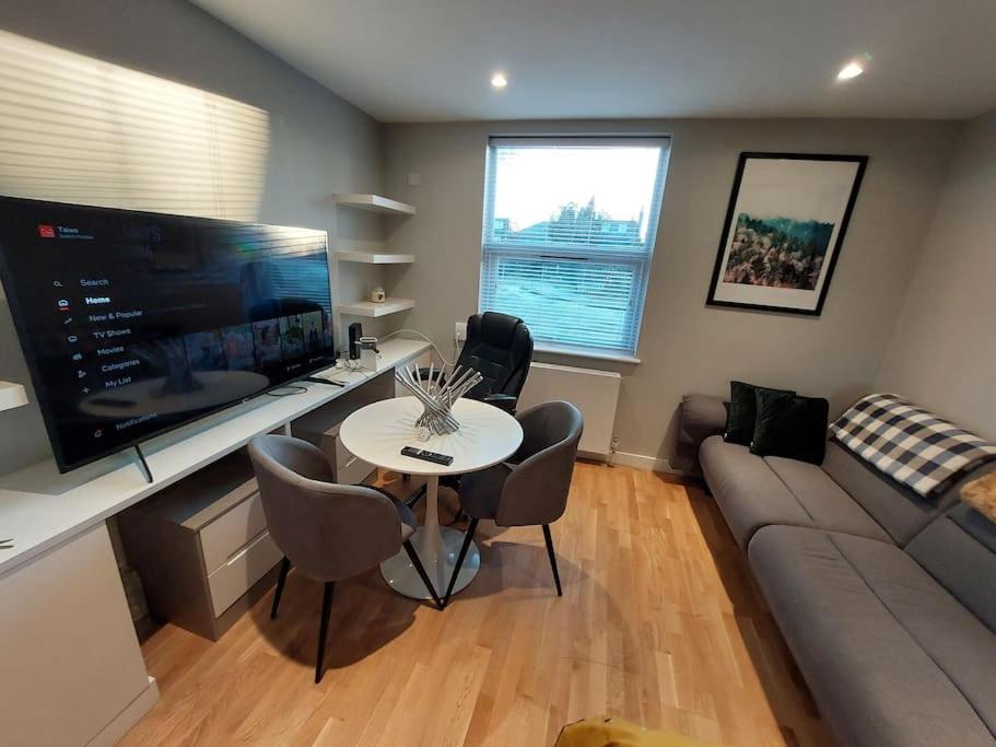 Ferienwohnung Amazing Riverside Studio Flat - Serene (GB London ...