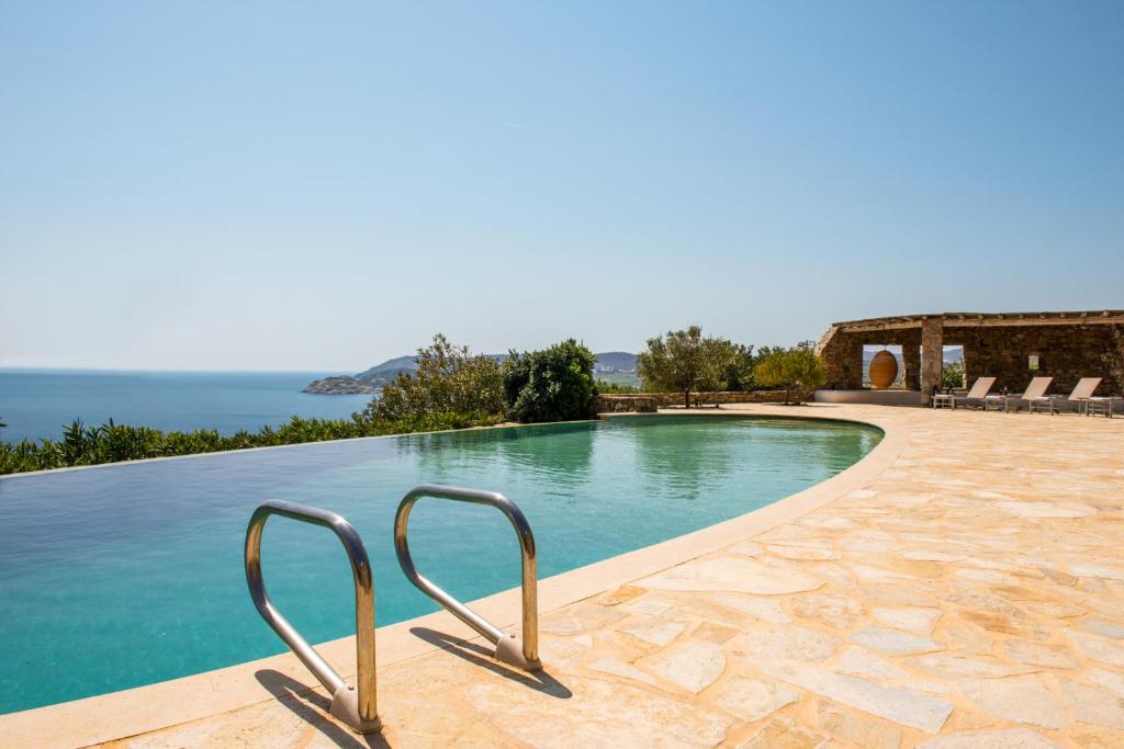 Elegant Seaside Villa, great views, infinity pool, Lia, Mykonos ...