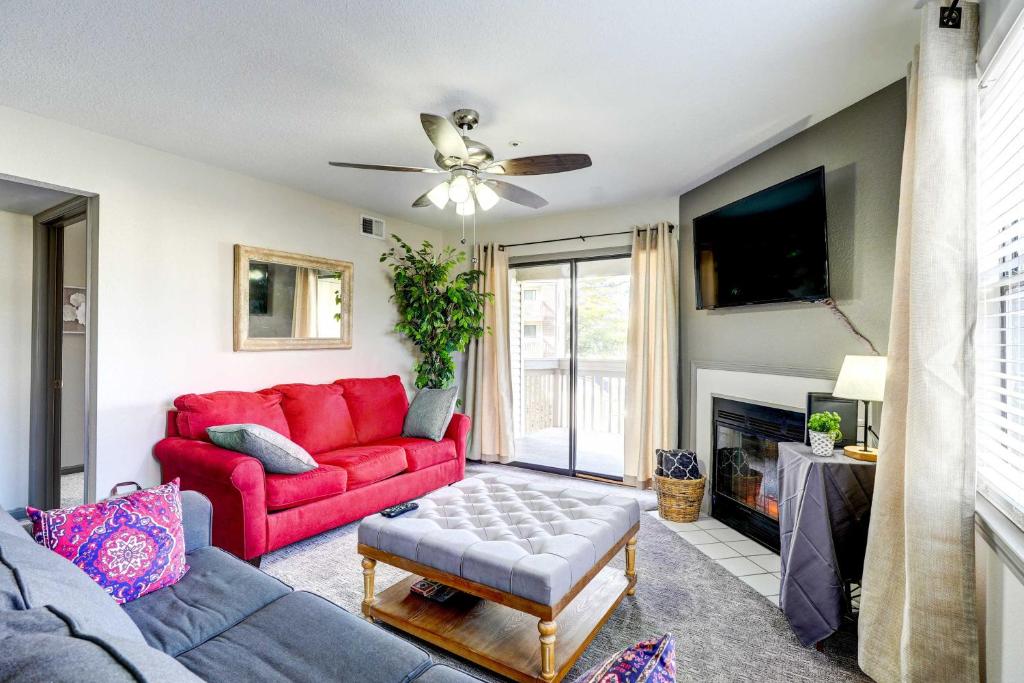 Beautiful Branson Condo with Golf and Pool Access!, Branson (updated ...