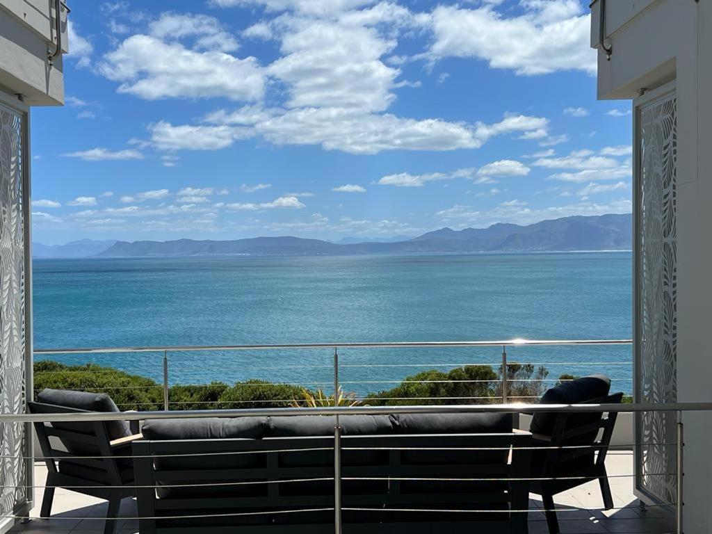 Luxurious Fleur Du Cap Seafront Villa - De Kelders, De Kelders (updated ...