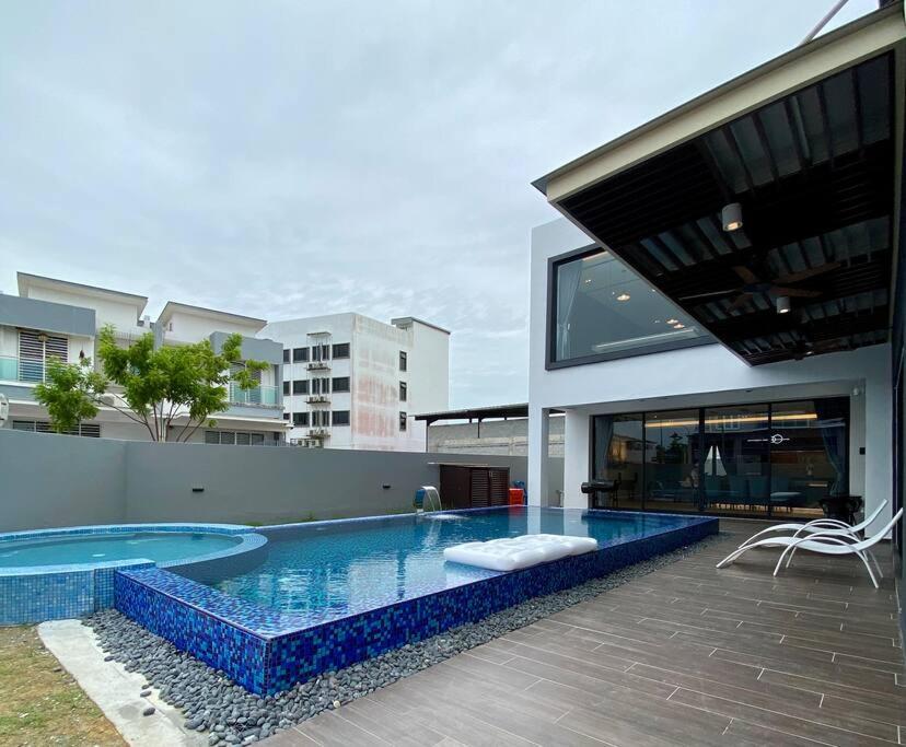 Kuala Selangor Modern Homestay with Pool 20pax, Kuala Selangor (updated ...