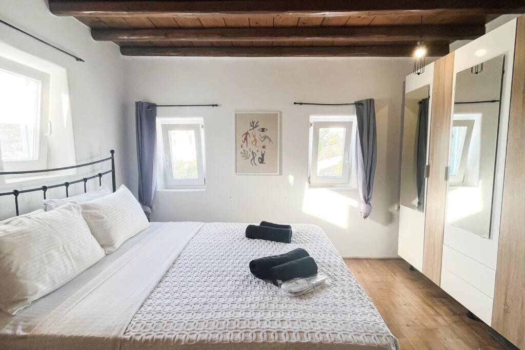 House in Pleiades, Mikonos (updated prices 2025)