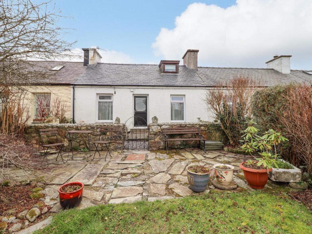 2 Pant Y Celyn, Caernarfon (updated prices 2025)