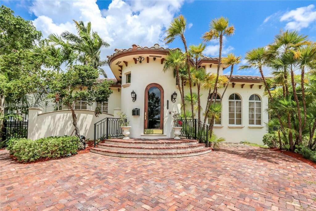 Lakeview Vacation Villa, 5 bedrooms, Swimming Pool, Hollywood (updated ...