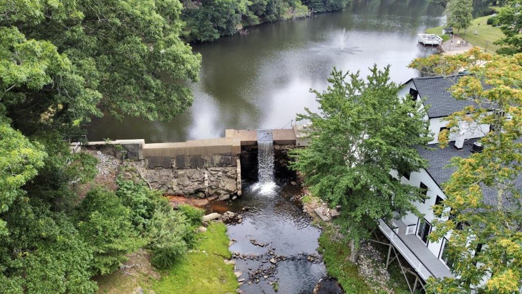 Mill House Retreat - Hendersonville, NC