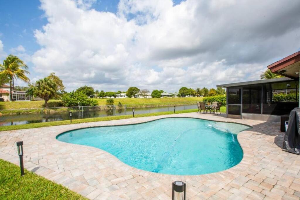 Sunny Private Heated Pool Oasis Near Sawgrass Mall, North Lauderdale ...