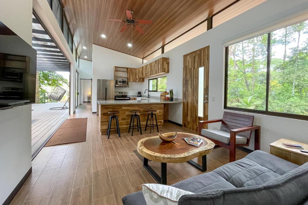 Casa Henaway - Portasol Vacation, Savegre (precios actualizados 2026)