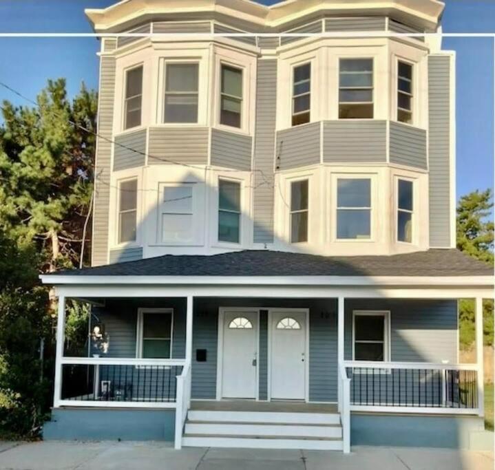 BEAUTIFUL BLUE BAY TOWERS 109 Two BLOCKS FROM SHOWBOAT WATER PARK ...