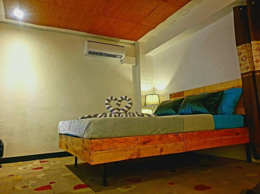 Adorable Lounge - 1 Bedroom loft w/home cinema, Manila (updated prices ...