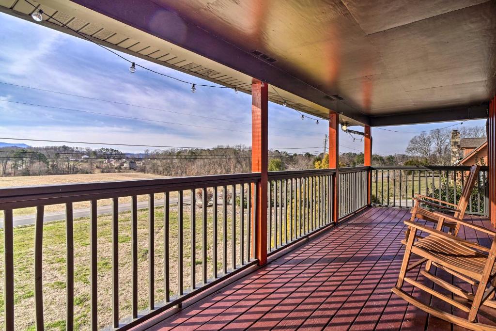 Sevierville Cabin with Hot Tub and Home Theater!, Sevierville (updated ...