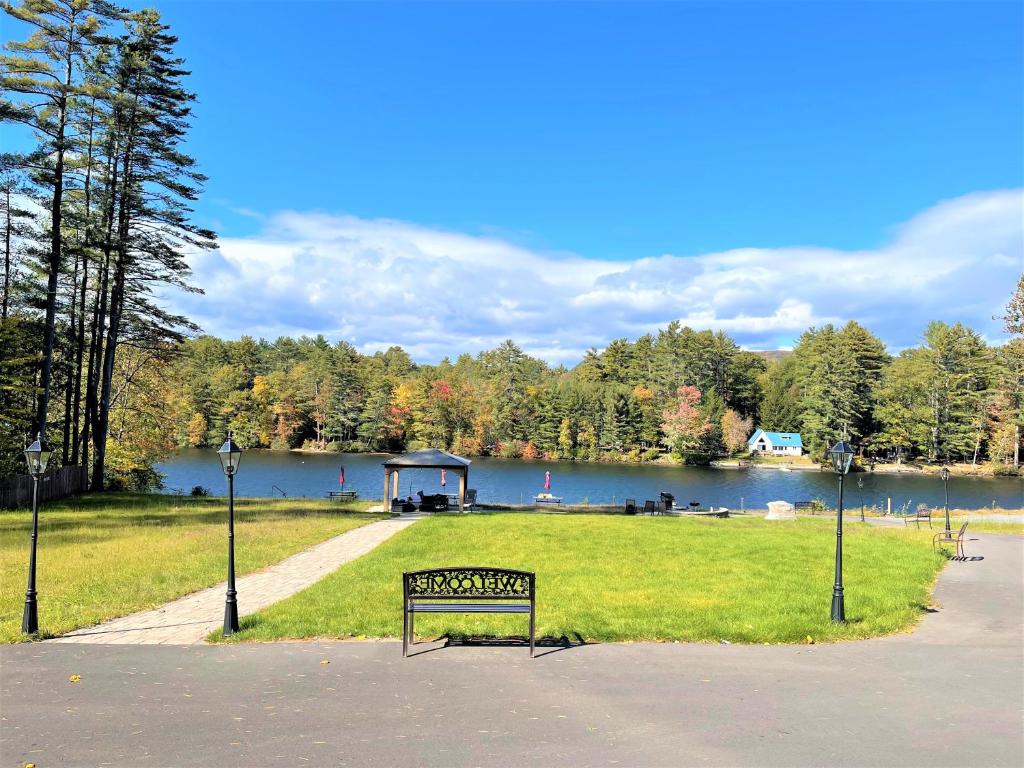 Waterview Seven Bedroom Riverside Lodge, Lake Luzerne (precios ...