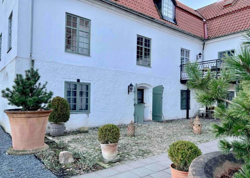 Castle Apartment in Österlen - The Thott Suite, Tomelilla – Updated ...