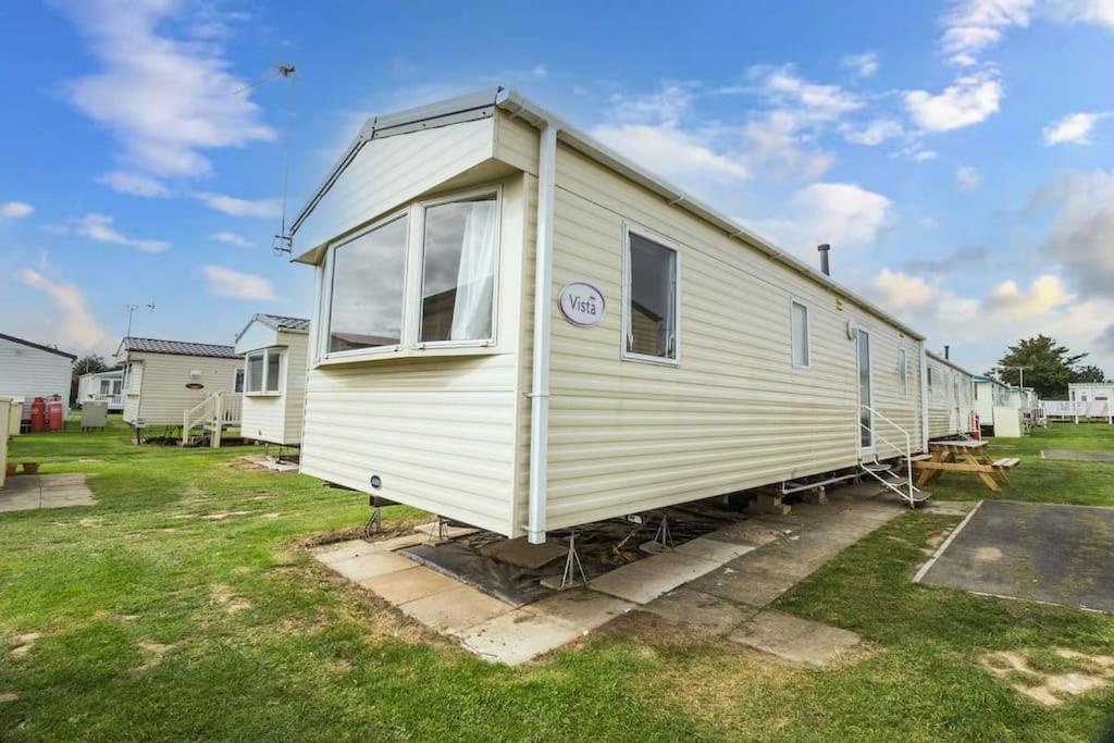 8 Berth Cosy Caravan in Scratby, Great Yarmouth – Updated 2024 Prices