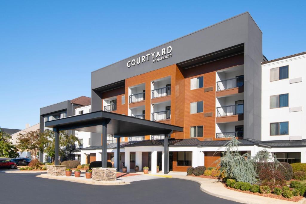 Courtyard by Marriott Burlington, Burlington (updated prices 2025)