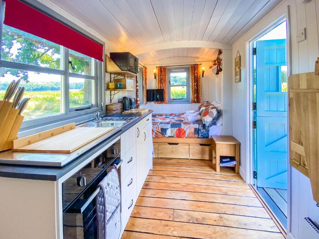 The Hideaway Hut - 1 Bed Shepherds Hut - Hereford, Hereford (updated ...