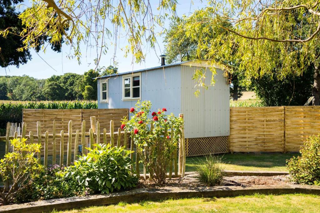 The Hideaway Hut - 1 Bed Shepherds Hut - Hereford, Hereford (updated ...