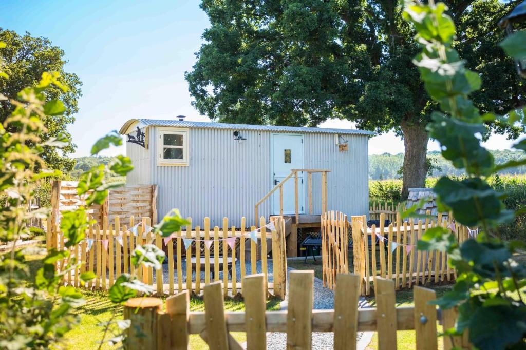 The Hideaway Hut - 1 Bed Shepherds Hut - Hereford, Hereford (updated ...