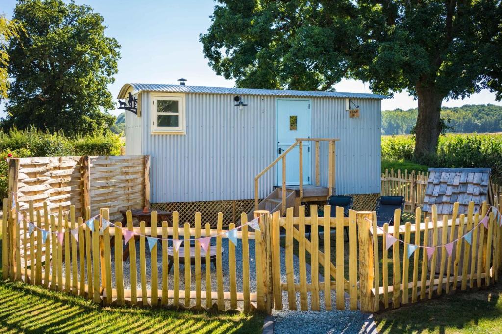 The Hideaway Hut - 1 Bed Shepherds Hut - Hereford, Hereford (updated ...