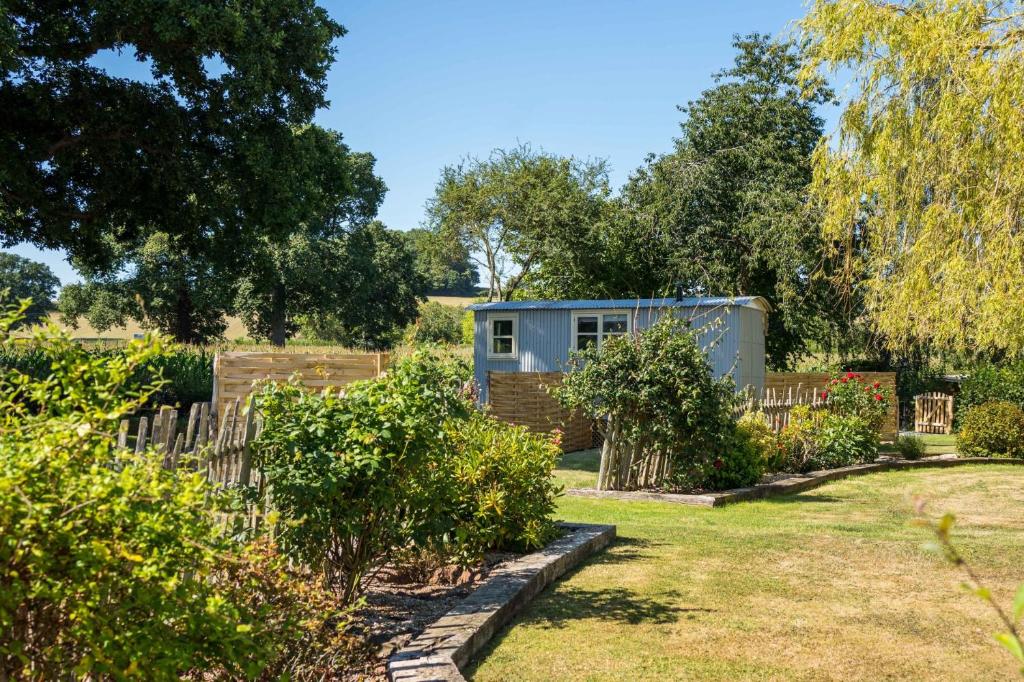 The Hideaway Hut - 1 Bed Shepherds Hut - Hereford, Hereford (updated ...