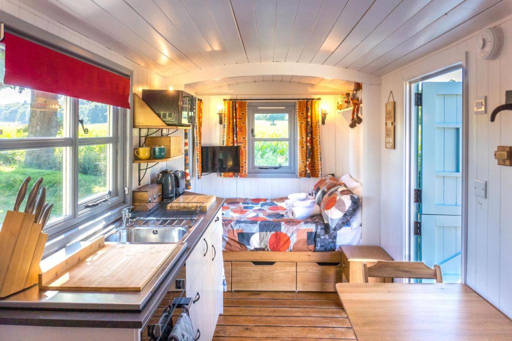 The Hideaway Hut - 1 Bed Shepherds Hut - Hereford, Hereford (updated ...