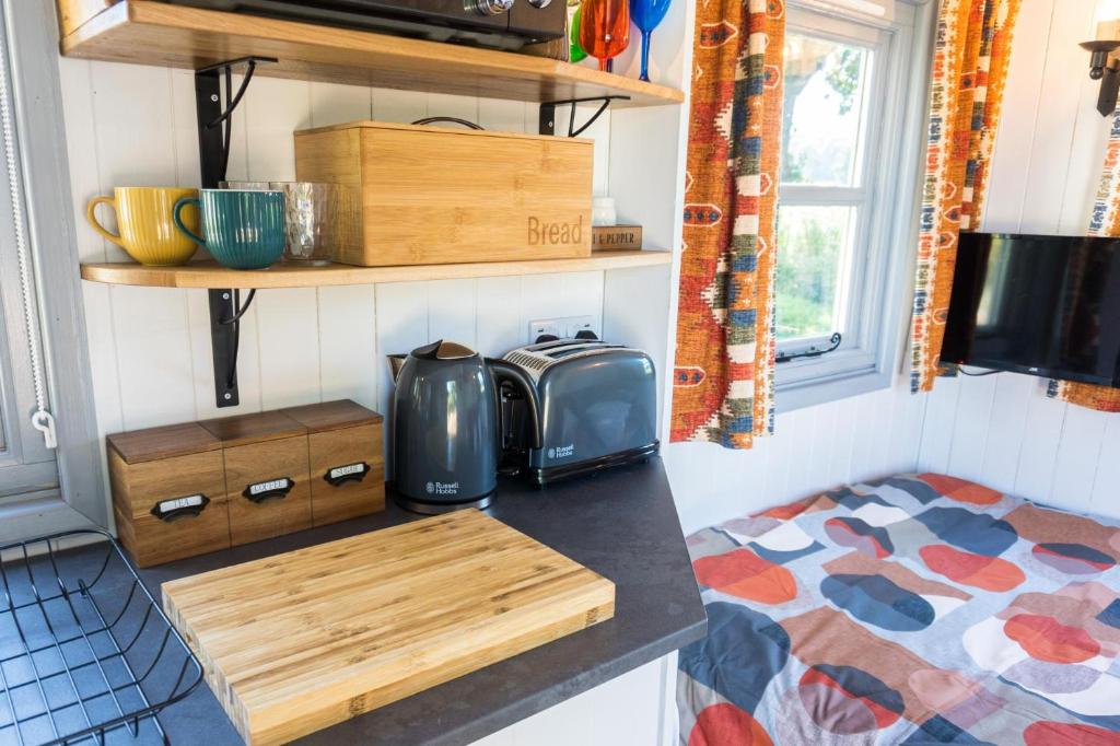 The Hideaway Hut - 1 Bed Shepherds Hut - Hereford, Hereford (updated ...