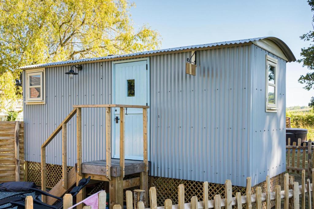 The Hideaway Hut - 1 Bed Shepherds Hut - Hereford, Hereford (updated ...