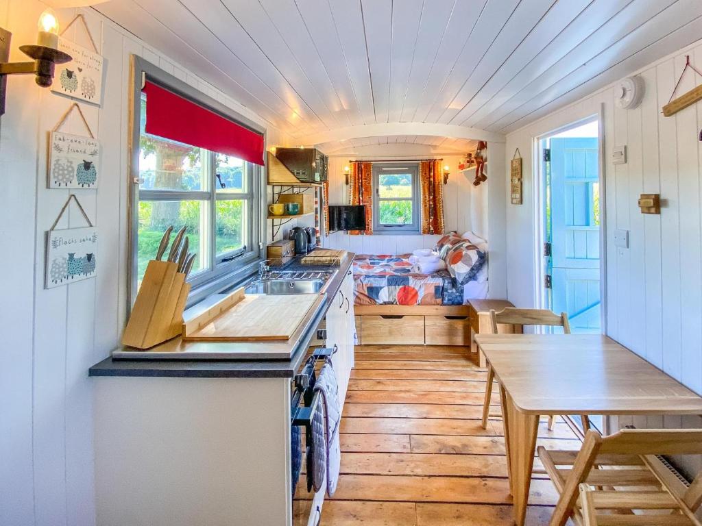 The Hideaway Hut - 1 Bed Shepherds Hut - Hereford, Hereford (updated ...