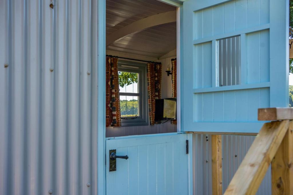 The Hideaway Hut - 1 Bed Shepherds Hut - Hereford, Hereford (updated ...