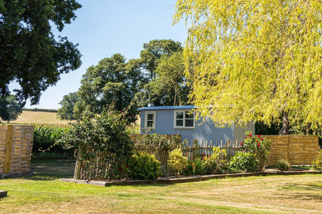 The Hideaway Hut - 1 Bed Shepherds Hut - Hereford, Hereford (updated ...