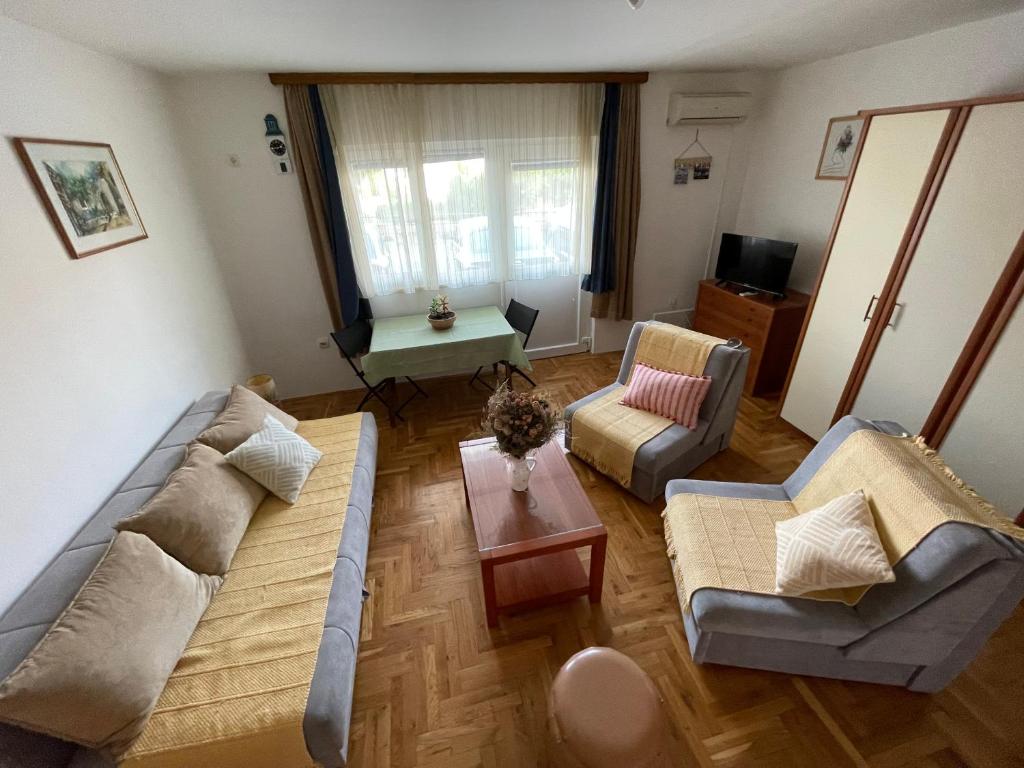 Obalom Trebišnjice, Trebinje (updated prices 2025)